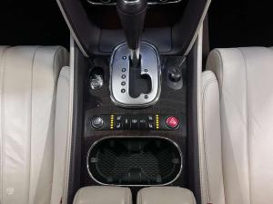 Melns Bentley flying-spur 2014 Viļņa, ar dzinēja tilpumu 6.00 L un nobraukumu 196 tūkst. km par 43000 €, foto 23 vietnē AUTOMOTO.COM.LV