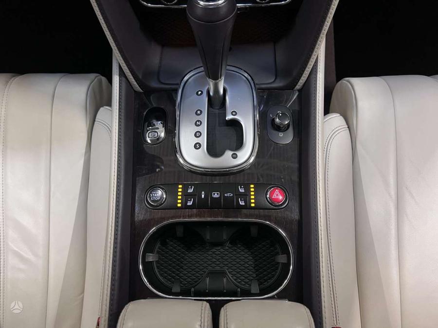 Melns Bentley flying-spur 2014 Viļņa, ar dzinēja tilpumu 6.00 L un nobraukumu 196 tūkst. km par 43000 €, foto 23 vietnē AUTOMOTO.COM.LV