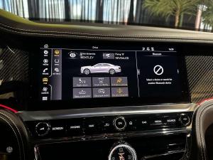 Zaļš Bentley flying-spur 2023 Viļņa, ar dzinēja tilpumu 4.00 L un nobraukumu 22 tūkst. km par 245000 €, foto 40 vietnē AUTOMOTO.COM.LV