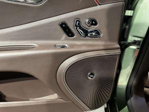 Zaļš Bentley flying-spur 2023 Viļņa, ar dzinēja tilpumu 4.00 L un nobraukumu 22 tūkst. km par 245000 €, foto 50 vietnē AUTOMOTO.COM.LV