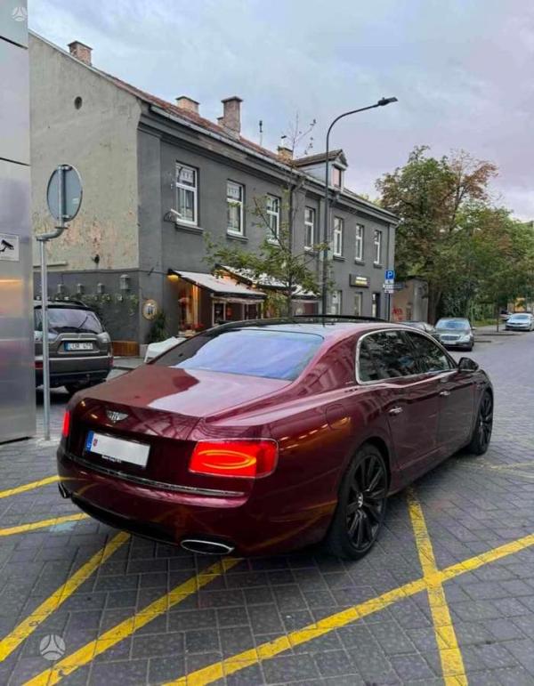 Sarkans Bentley flying-spur 2017 Viļņa, ar dzinēja tilpumu 6.00 L un nobraukumu 99 tūkst. km par 83500 €, foto 5 vietnē AUTOMOTO.COM.LV