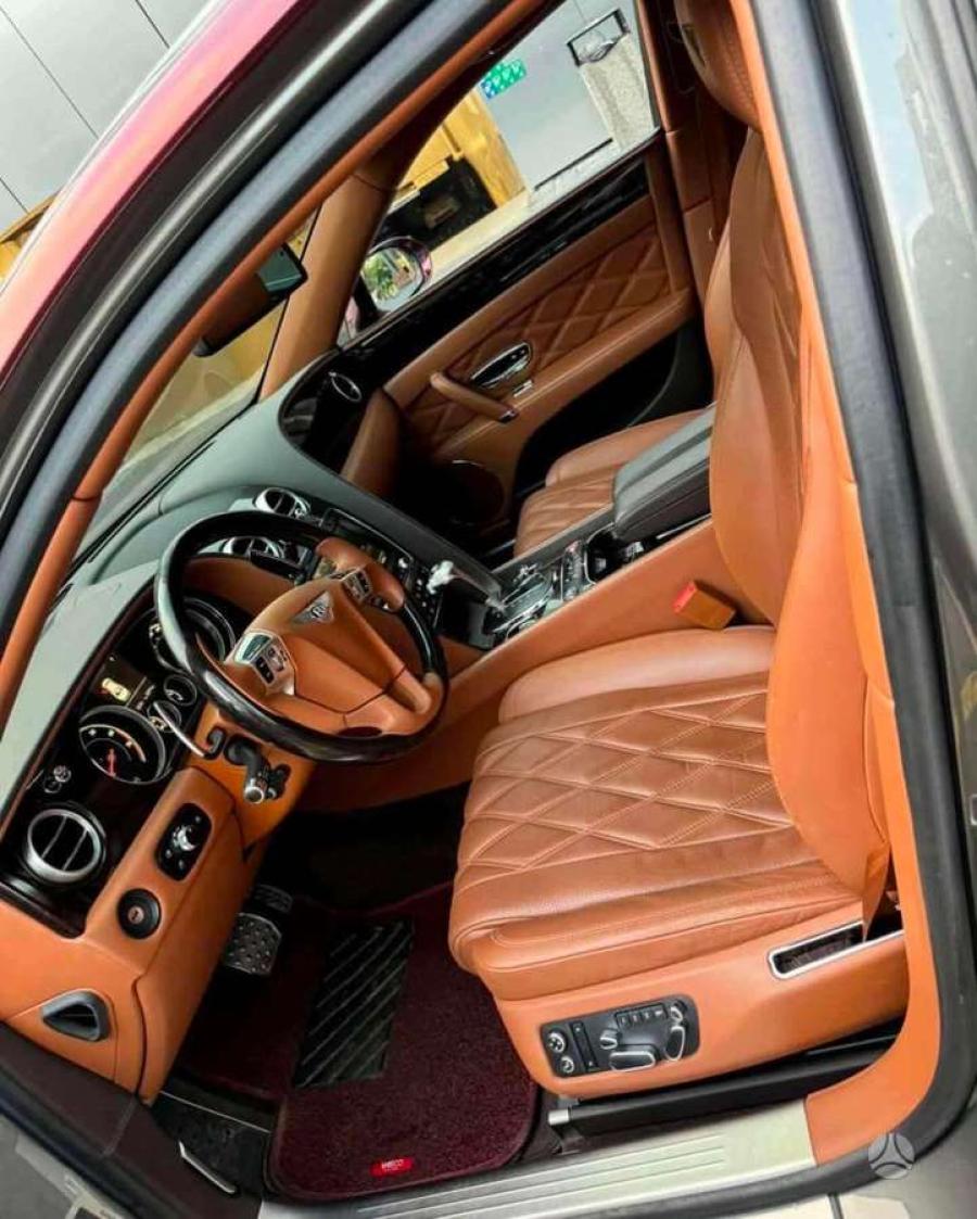 Sarkans Bentley flying-spur 2017 Viļņa, ar dzinēja tilpumu 6.00 L un nobraukumu 99 tūkst. km par 83500 €, foto 7 vietnē AUTOMOTO.COM.LV