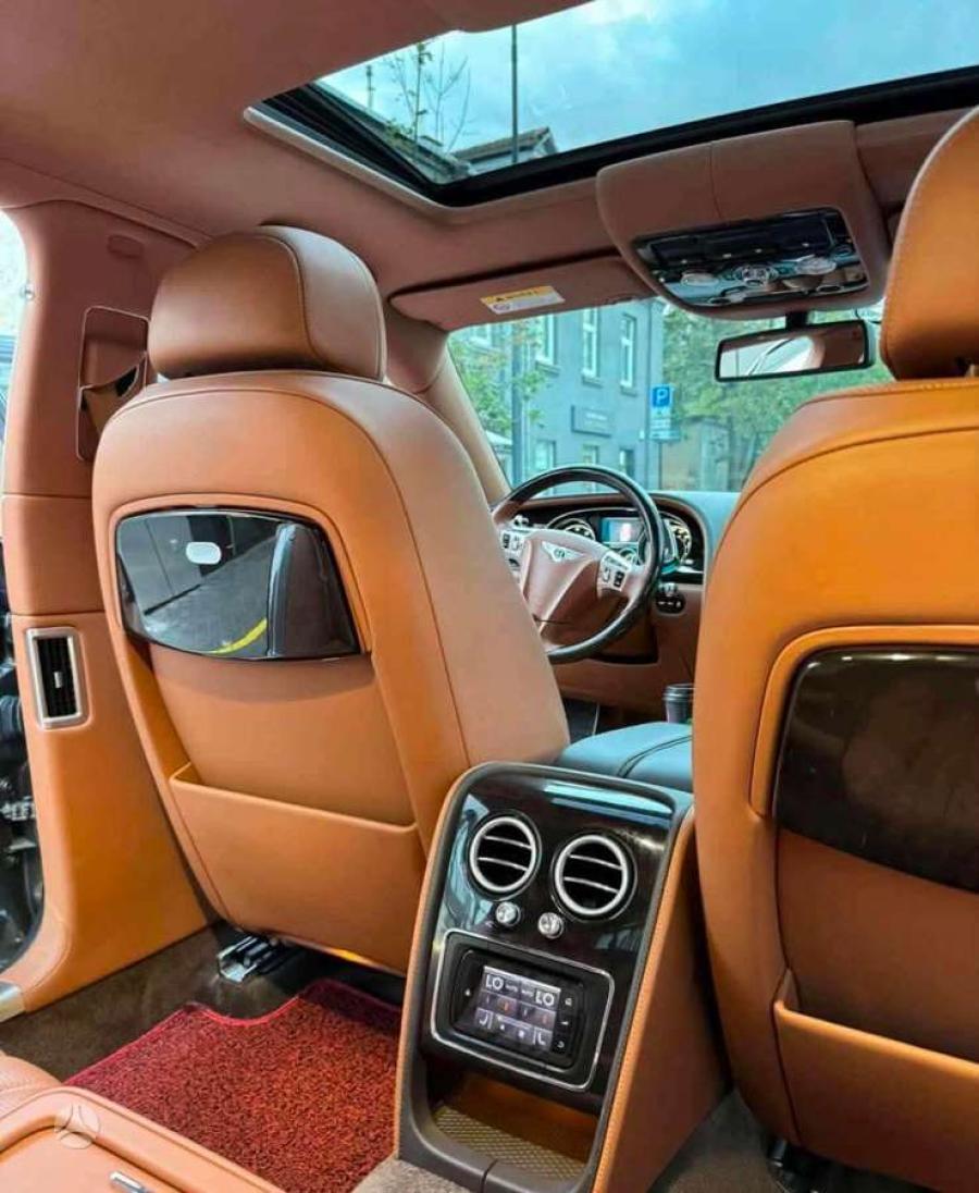 Sarkans Bentley flying-spur 2017 Viļņa, ar dzinēja tilpumu 6.00 L un nobraukumu 99 tūkst. km par 83500 €, foto 12 vietnē AUTOMOTO.COM.LV