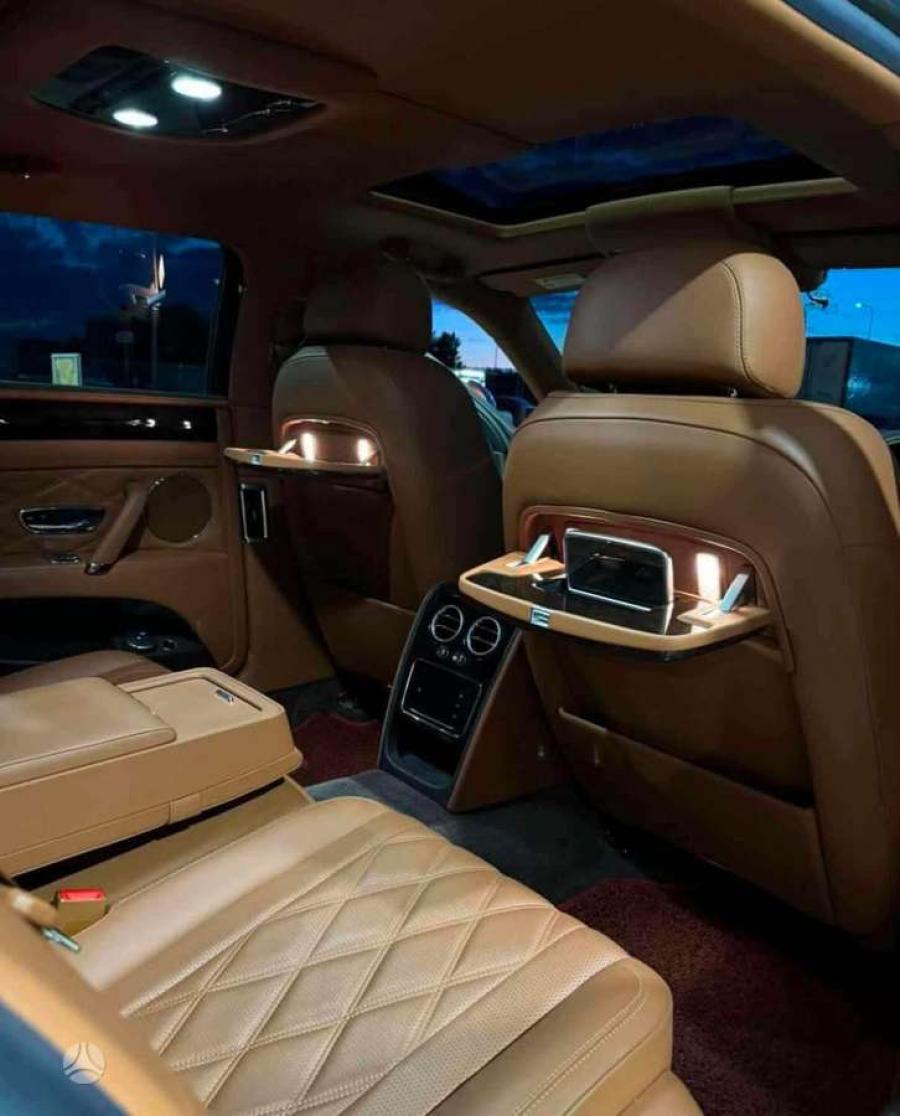 Sarkans Bentley flying-spur 2017 Viļņa, ar dzinēja tilpumu 6.00 L un nobraukumu 99 tūkst. km par 83500 €, foto 16 vietnē AUTOMOTO.COM.LV