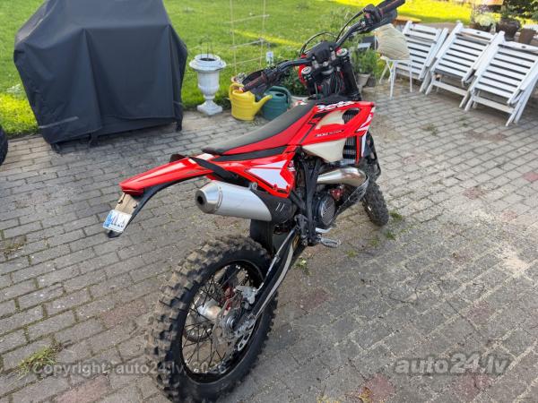 Beta RR 300 2024 Tallina, ar dzinēja tilpumu 0.30 L un nobraukumu 0 tūkst. km par 5400 €, foto 4 vietnē AUTOMOTO.COM.LV