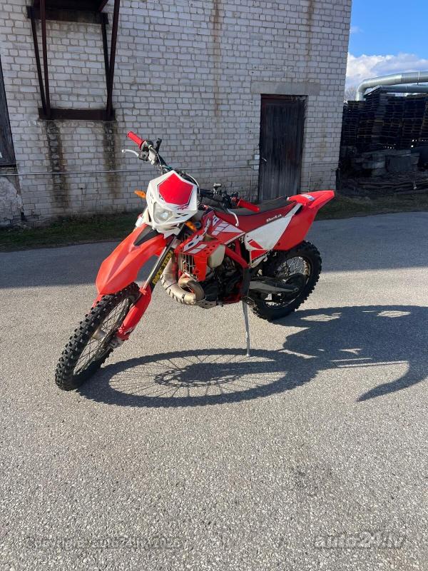Red Beta RR 300 2015 in Tartu, with an engine capacity of 0.29 L and mileage of 0 thousand km for 2900 €, photo 1 on AUTOMOTO.COM.LV