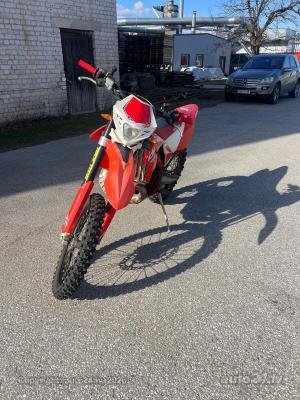 Red Beta RR 300 2015 in Tartu, with an engine capacity of 0.29 L and mileage of 0 thousand km for 2900 €, photo 5 on AUTOMOTO.COM.LV