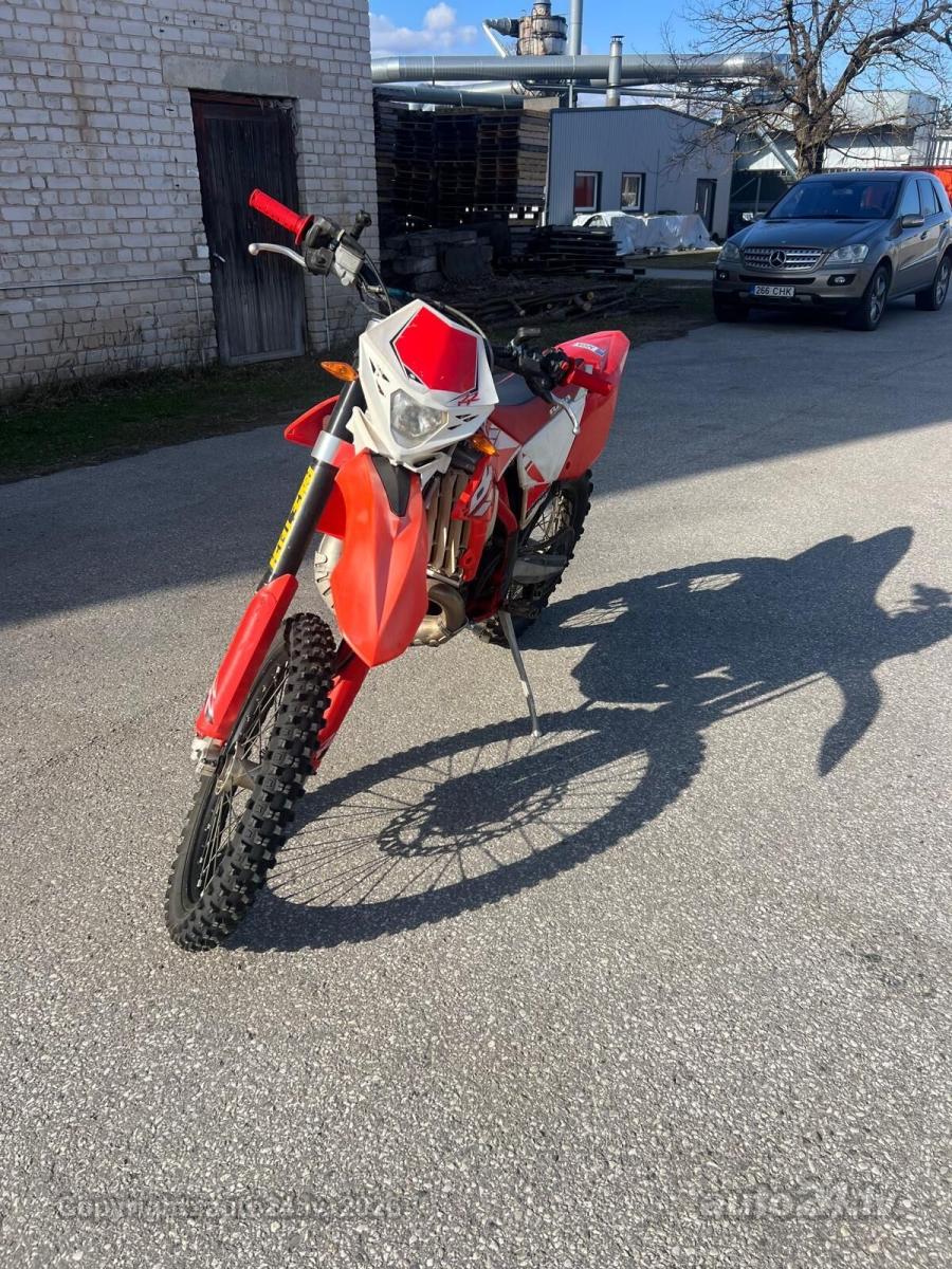 Red Beta RR 300 2015 in Tartu, with an engine capacity of 0.29 L and mileage of 0 thousand km for 2900 €, photo 5 on AUTOMOTO.COM.LV