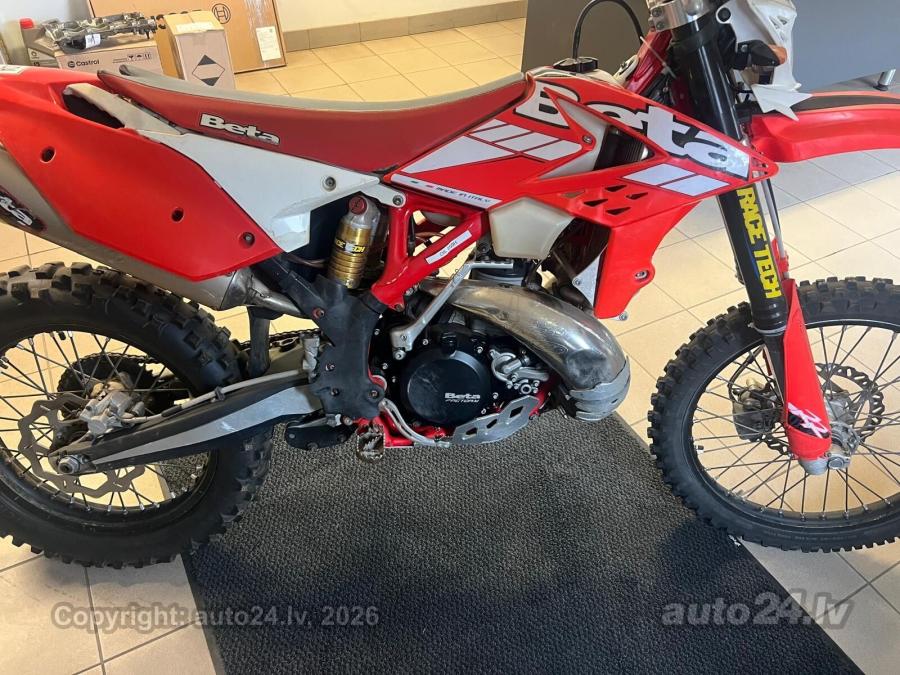 Red Beta RR 300 2015 in Tartu, with an engine capacity of 0.29 L and mileage of 0 thousand km for 2900 €, photo 6 on AUTOMOTO.COM.LV