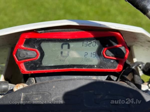 Красный Бета RR 300 2018 в Таллин, объемом двигателя 0.30 л и пробегом 4 тыс. км за 3700 €, фото 8 на AUTOMOTO.COM.LV