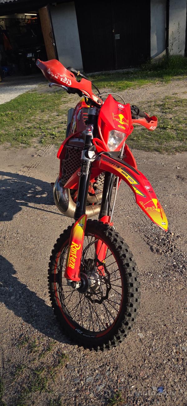 Red Beta RR 300 2019 in Parnu, with an engine capacity of 0.29 L and mileage of 3 thousand km for 4000 €, photo 2 on AUTOMOTO.COM.LV