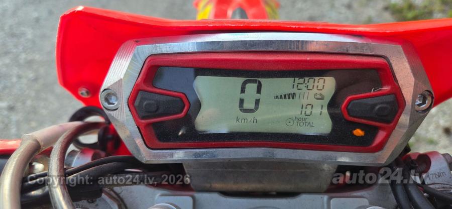 Красный Бета RR 300 2019 в Пярну, объемом двигателя 0.29 л и пробегом 3 тыс. км за 4000 €, фото 11 на AUTOMOTO.COM.LV