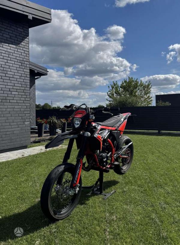 Black Beta RR 2025 in Kaunas, with an engine capacity of 50.00 L and mileage of 4 thousand km for 3300 €, photo 3 on AUTOMOTO.COM.LV