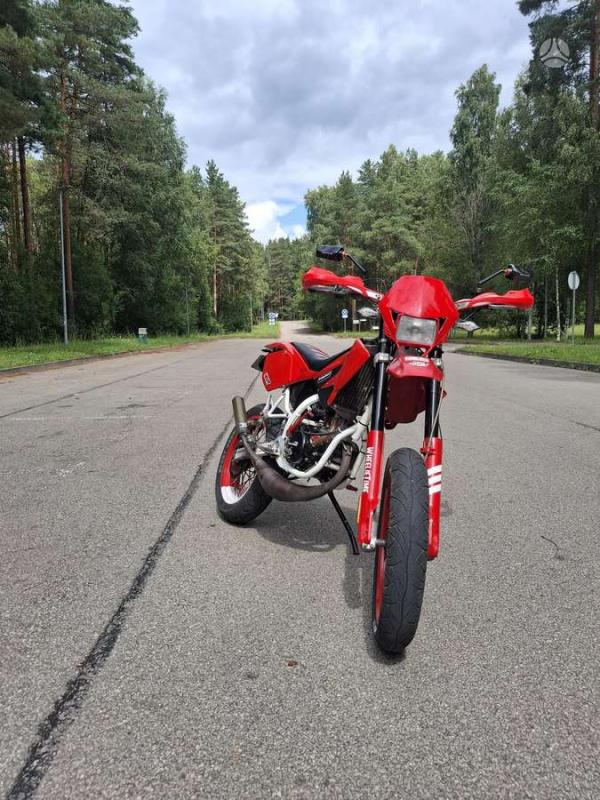 Red Beta RR 2005 in Visaginas, with an engine capacity of 49.00 L and mileage of 5 thousand km for 1750 €, photo 1 on AUTOMOTO.COM.LV
