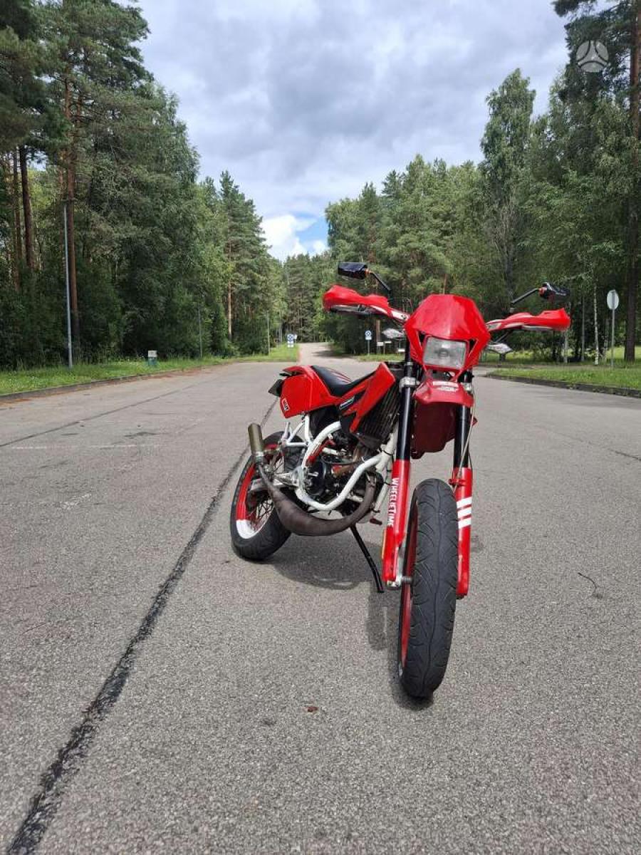 Red Beta RR 2005 in Visaginas, with an engine capacity of 49.00 L and mileage of 5 thousand km for 1750 €, photo 1 on AUTOMOTO.COM.LV