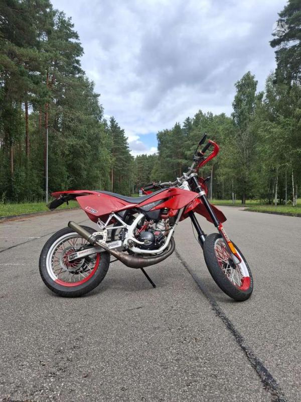 Red Beta RR 2005 in Visaginas, with an engine capacity of 49.00 L and mileage of 5 thousand km for 1750 €, photo 4 on AUTOMOTO.COM.LV
