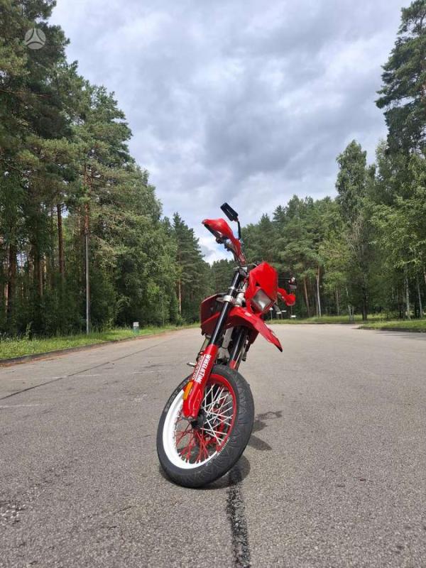 Red Beta RR 2005 in Visaginas, with an engine capacity of 49.00 L and mileage of 5 thousand km for 1750 €, photo 6 on AUTOMOTO.COM.LV