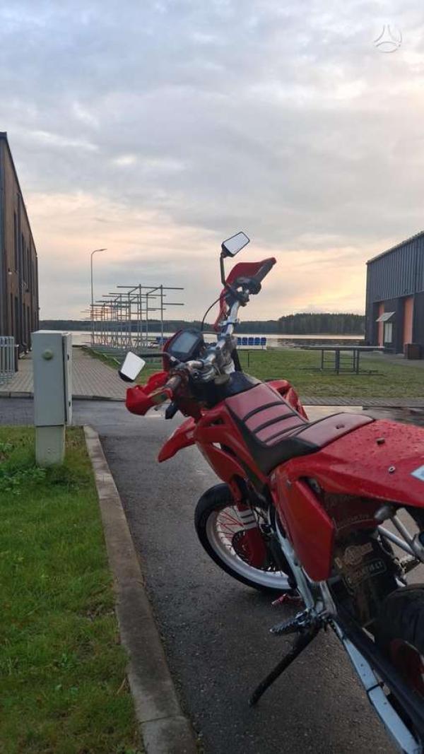Red Beta RR 2005 in Visaginas, with an engine capacity of 49.00 L and mileage of 5 thousand km for 1750 €, photo 10 on AUTOMOTO.COM.LV