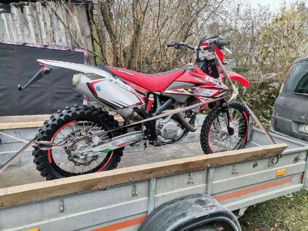Red Beta RR 2006 in Kaunas, with an engine capacity of 0.00 L and mileage of 11 thousand km for 3000 €, photo 1 on AUTOMOTO.COM.LV