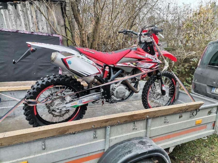 Red Beta RR 2006 in Kaunas, with an engine capacity of 0.00 L and mileage of 11 thousand km for 3000 €, photo 1 on AUTOMOTO.COM.LV