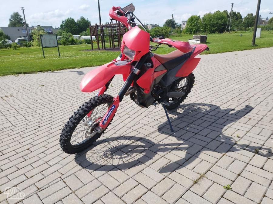 Red Beta RR 2007 in Panevezys, with an engine capacity of 0.40 L and mileage of 10 thousand km for 1550 €, photo 3 on AUTOMOTO.COM.LV
