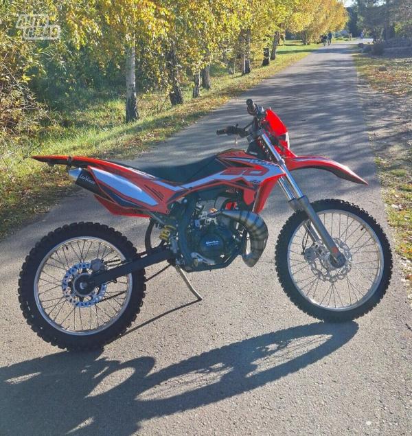 Sarkans Beta RR 2016 Panevēža, ar dzinēja tilpumu 0.05 L un nobraukumu 15 tūkst. km par 1600 €, foto 1 vietnē AUTOMOTO.COM.LV