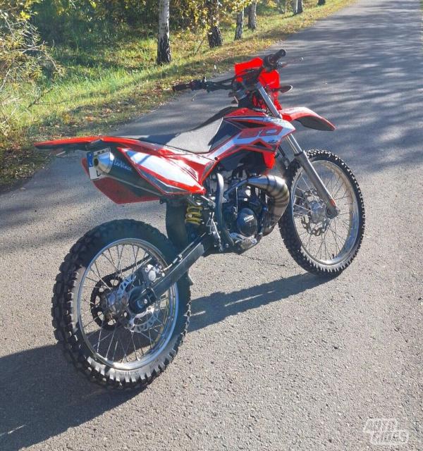 Sarkans Beta RR 2016 Panevēža, ar dzinēja tilpumu 0.05 L un nobraukumu 15 tūkst. km par 1600 €, foto 2 vietnē AUTOMOTO.COM.LV