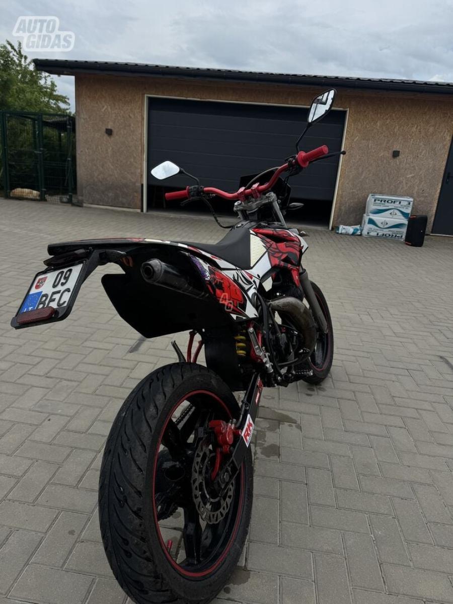 Sarkans Beta RR 2016 Marijampole, ar dzinēja tilpumu 0.05 L un nobraukumu 500 tūkst. km par 2200 €, foto 3 vietnē AUTOMOTO.COM.LV