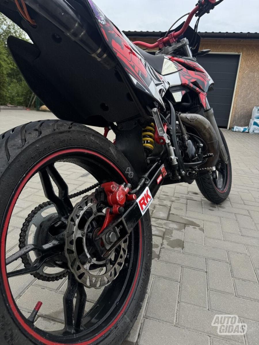 Sarkans Beta RR 2016 Marijampole, ar dzinēja tilpumu 0.05 L un nobraukumu 500 tūkst. km par 2200 €, foto 4 vietnē AUTOMOTO.COM.LV