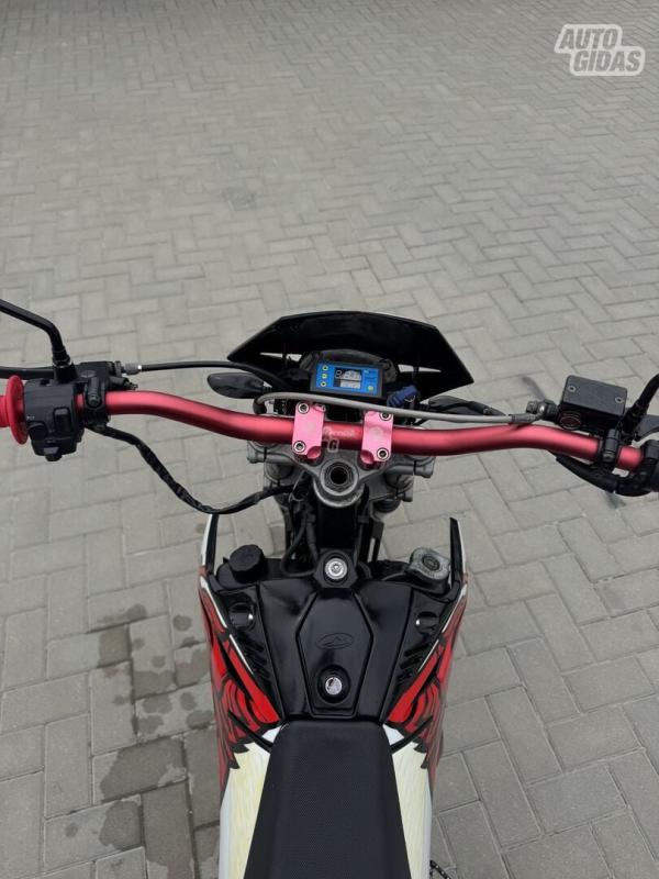 Red Beta RR 2016 in Marijampole, with an engine capacity of 0.05 L and mileage of 500 thousand km for 2200 €, photo 8 on AUTOMOTO.COM.LV