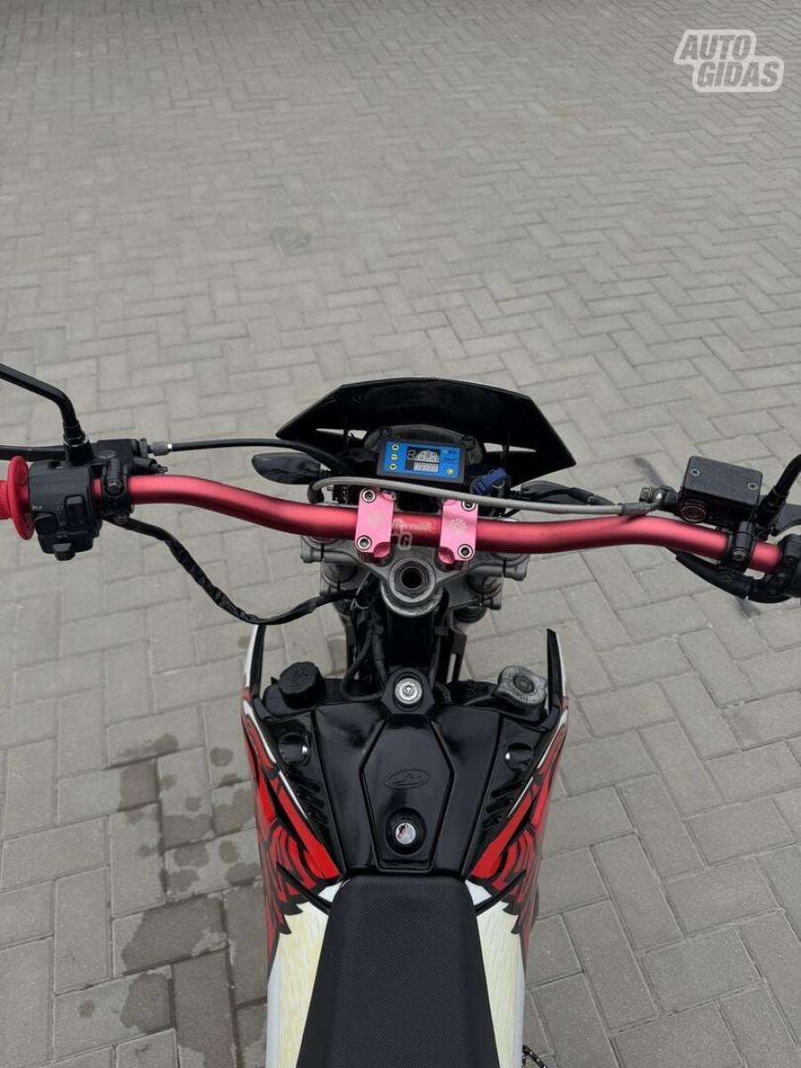 Sarkans Beta RR 2016 Marijampole, ar dzinēja tilpumu 0.05 L un nobraukumu 500 tūkst. km par 2200 €, foto 9 vietnē AUTOMOTO.COM.LV