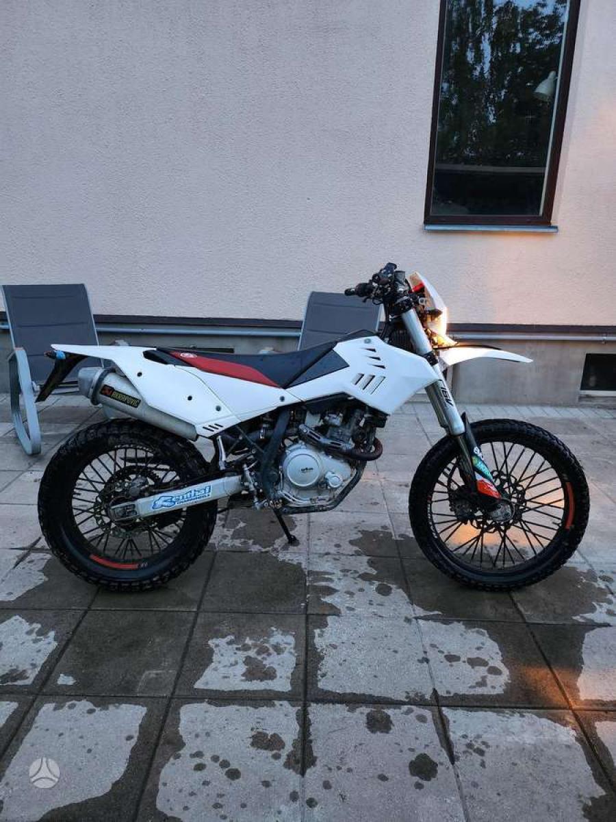 White Beta RR 2017 in Vilnius, with an engine capacity of 0.13 L and mileage of 4 thousand km for 2100 €, photo 10 on AUTOMOTO.COM.LV