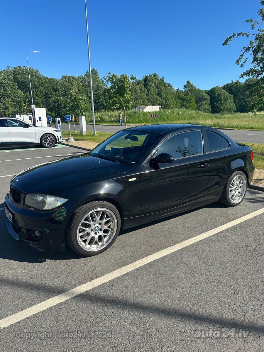 Melns BMW 1-series 2008 Tallina, ar dzinēja tilpumu 2.00 L un nobraukumu 272 tūkst. km par 8000 €, foto 4 vietnē AUTOMOTO.COM.LV
