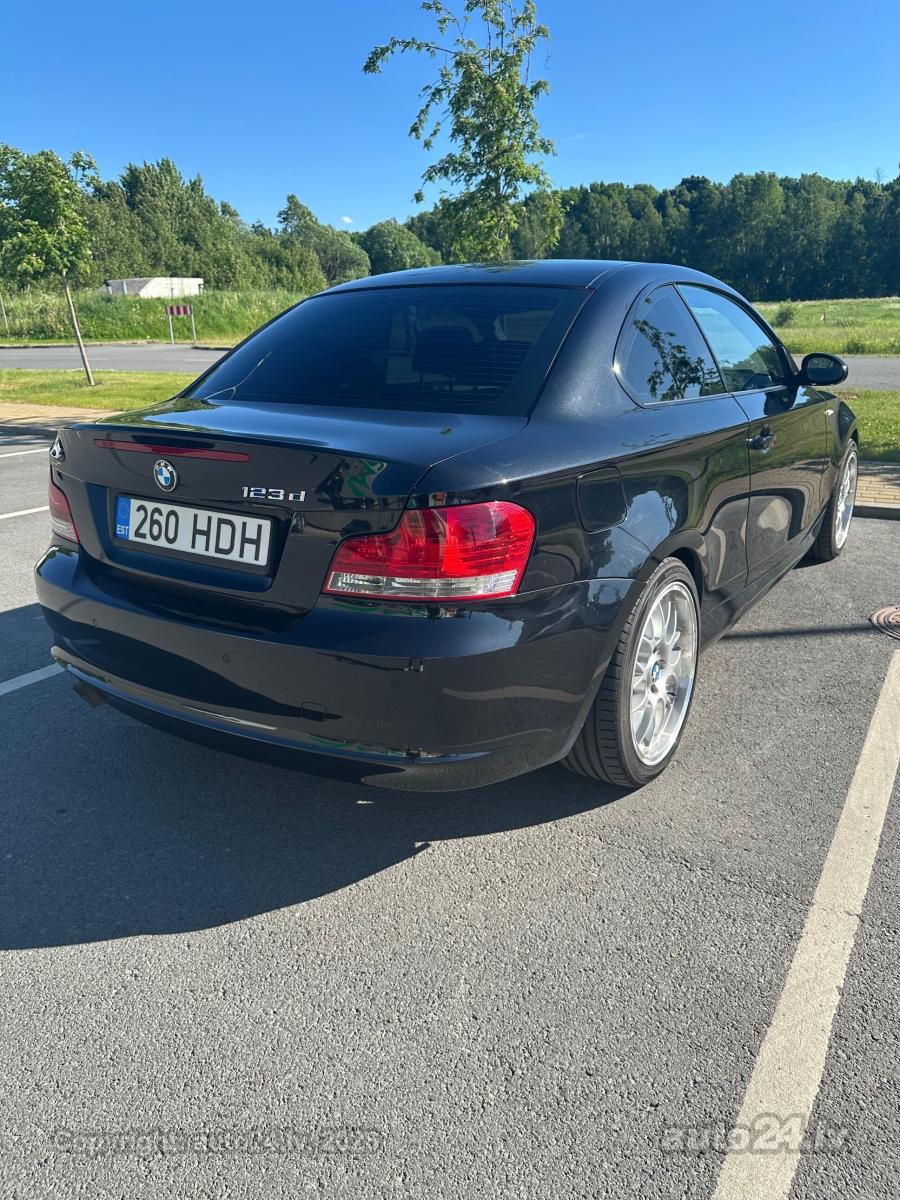 Melns BMW 1-series 2008 Tallina, ar dzinēja tilpumu 2.00 L un nobraukumu 272 tūkst. km par 8000 €, foto 5 vietnē AUTOMOTO.COM.LV