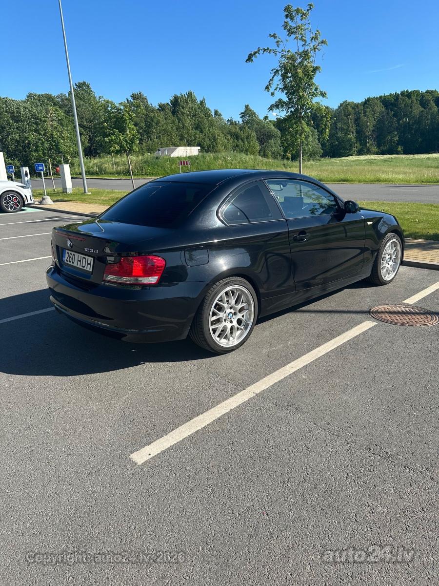 Melns BMW 1-series 2008 Tallina, ar dzinēja tilpumu 2.00 L un nobraukumu 272 tūkst. km par 8000 €, foto 6 vietnē AUTOMOTO.COM.LV