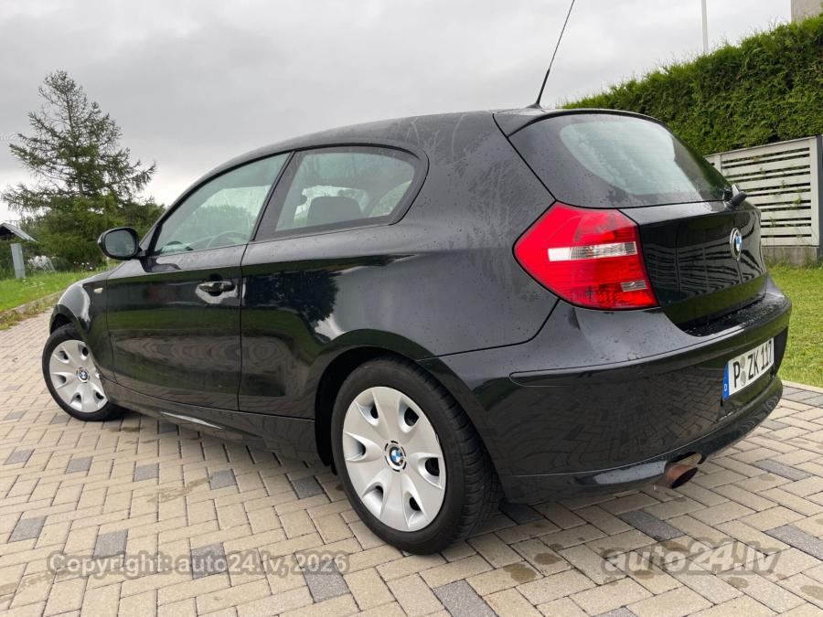 Melns BMW 1-series 2010 Tallina, ar dzinēja tilpumu 2.00 L un nobraukumu 277 tūkst. km par 2600 €, foto 3 vietnē AUTOMOTO.COM.LV