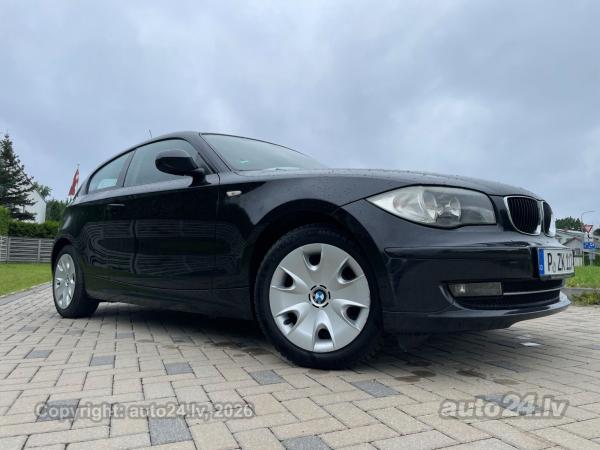 Melns BMW 1-series 2010 Tallina, ar dzinēja tilpumu 2.00 L un nobraukumu 277 tūkst. km par 2600 €, foto 4 vietnē AUTOMOTO.COM.LV
