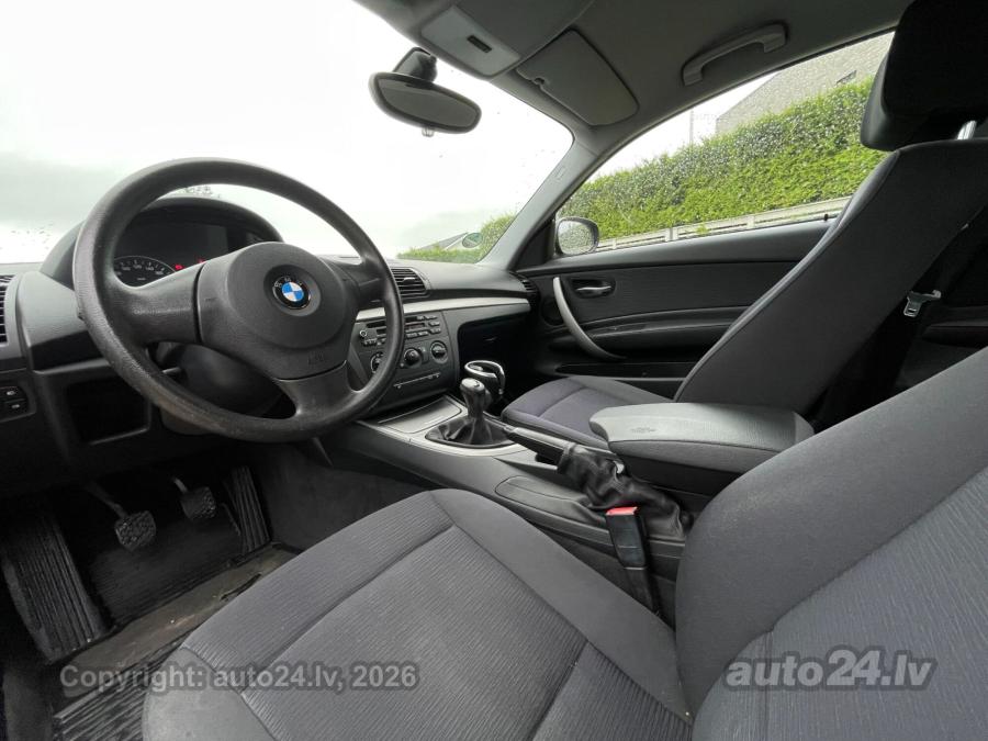 Melns BMW 1-series 2010 Tallina, ar dzinēja tilpumu 2.00 L un nobraukumu 277 tūkst. km par 2600 €, foto 6 vietnē AUTOMOTO.COM.LV