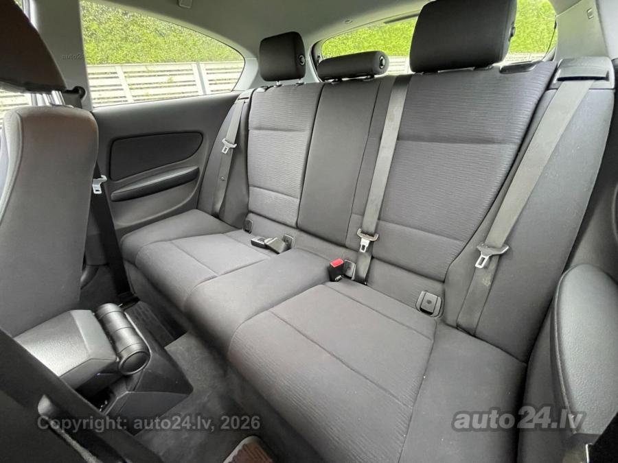 Melns BMW 1-series 2010 Tallina, ar dzinēja tilpumu 2.00 L un nobraukumu 277 tūkst. km par 2600 €, foto 7 vietnē AUTOMOTO.COM.LV