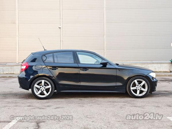 Melns BMW 1-series 2005 Tallina, ar dzinēja tilpumu 2.00 L un nobraukumu 297 tūkst. km par 4490 €, foto 11 vietnē AUTOMOTO.COM.LV