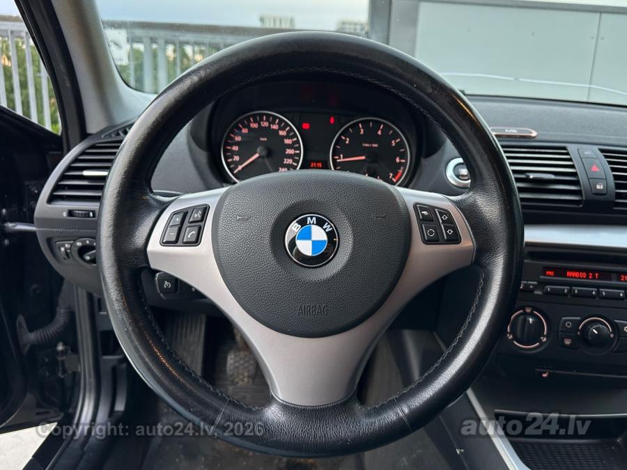 Black BMW 1-series 2005 in Tallinn, with an engine capacity of 1.60 L and mileage of 307 thousand km for 2400 €, photo 12 on AUTOMOTO.COM.LV