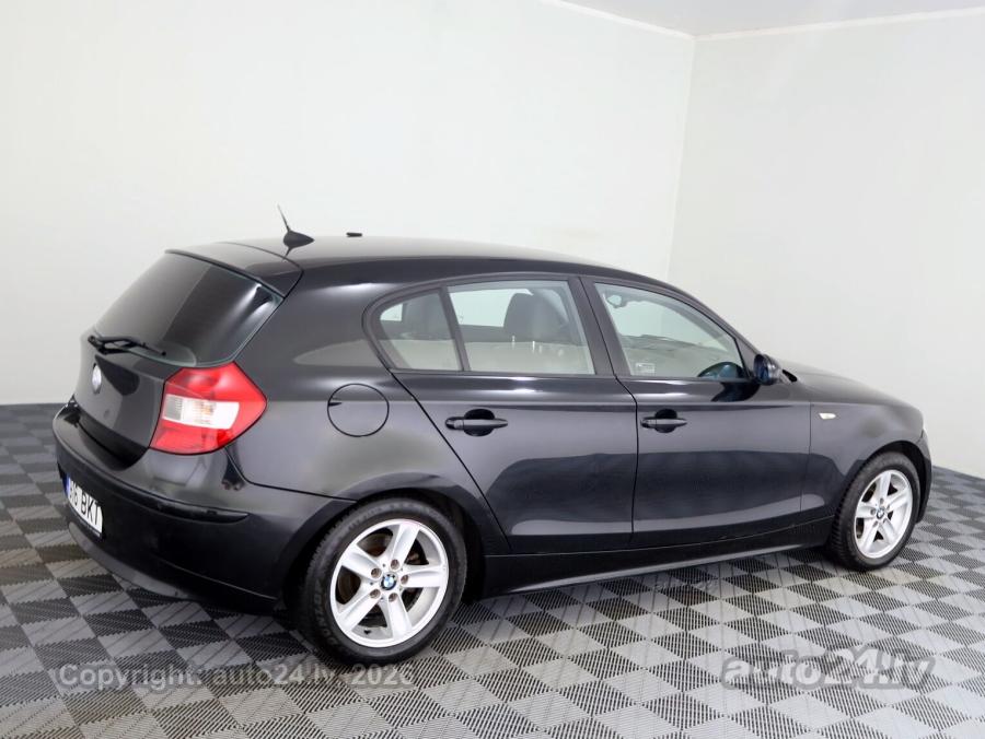 Melns BMW 1-series 2006 Tallina, ar dzinēja tilpumu 2.00 L un nobraukumu 249 tūkst. km par 2199 €, foto 4 vietnē AUTOMOTO.COM.LV