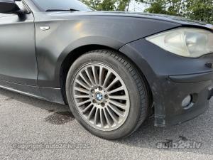 Melns BMW 1-series 2006 Tallina, ar dzinēja tilpumu 2.00 L un nobraukumu 390 tūkst. km par 1700 €, foto 22 vietnē AUTOMOTO.COM.LV