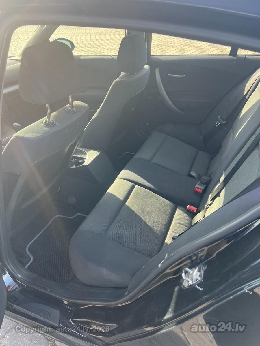 Melns BMW 1-series 2006 Tallina, ar dzinēja tilpumu 2.00 L un nobraukumu 260 tūkst. km par 3900 €, foto 9 vietnē AUTOMOTO.COM.LV