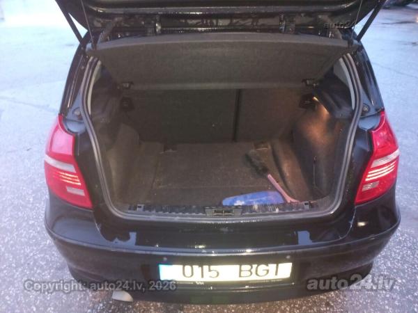 Melns BMW 1-series 2007 Tallina, ar dzinēja tilpumu 1.60 L un nobraukumu 155 tūkst. km par 3250 €, foto 11 vietnē AUTOMOTO.COM.LV