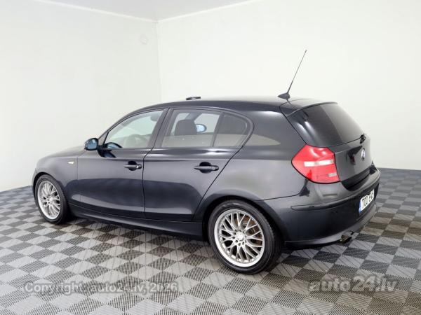 Melns BMW 1-series 2008 Tallina, ar dzinēja tilpumu 2.00 L un nobraukumu 213 tūkst. km par 2899 €, foto 4 vietnē AUTOMOTO.COM.LV
