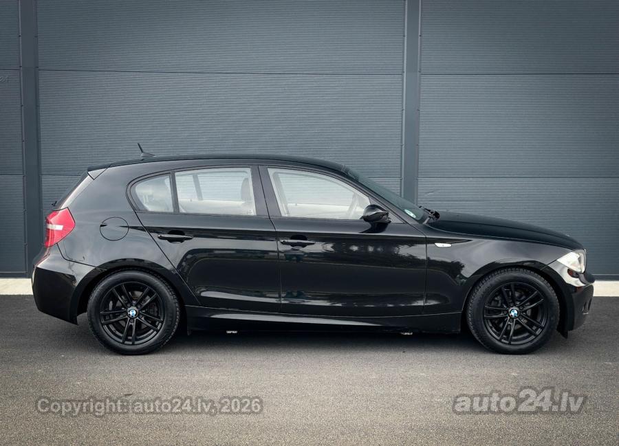 Melns BMW 1-series 2008 Kuresāre, ar dzinēja tilpumu 1.60 L un nobraukumu 139 tūkst. km par 3900 €, foto 7 vietnē AUTOMOTO.COM.LV
