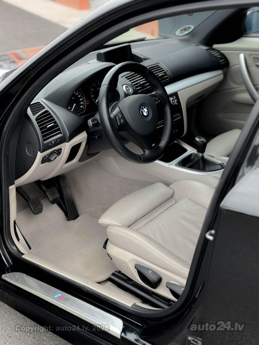 Melns BMW 1-series 2008 Kuresāre, ar dzinēja tilpumu 1.60 L un nobraukumu 139 tūkst. km par 3900 €, foto 12 vietnē AUTOMOTO.COM.LV