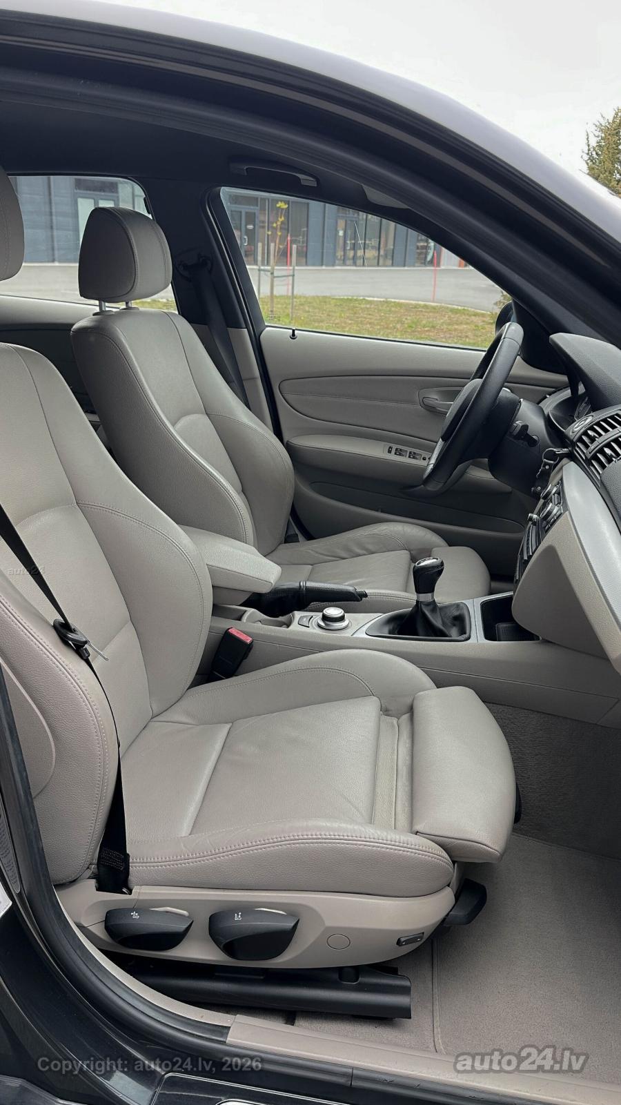 Melns BMW 1-series 2008 Kuresāre, ar dzinēja tilpumu 1.60 L un nobraukumu 139 tūkst. km par 3900 €, foto 15 vietnē AUTOMOTO.COM.LV