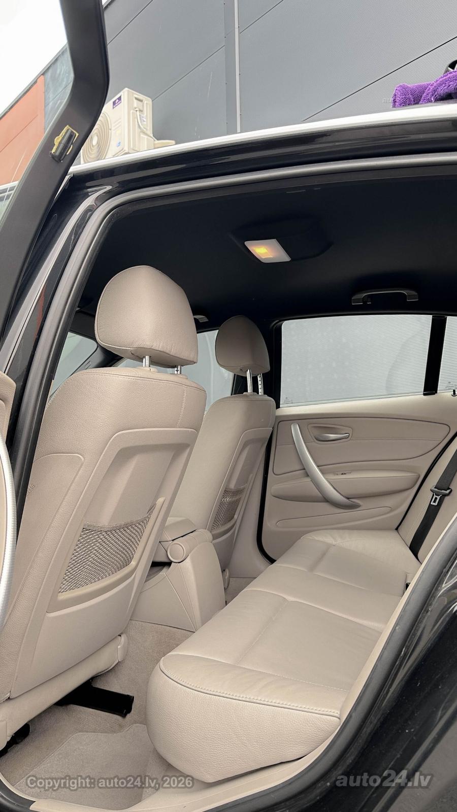 Melns BMW 1-series 2008 Kuresāre, ar dzinēja tilpumu 1.60 L un nobraukumu 139 tūkst. km par 3900 €, foto 16 vietnē AUTOMOTO.COM.LV